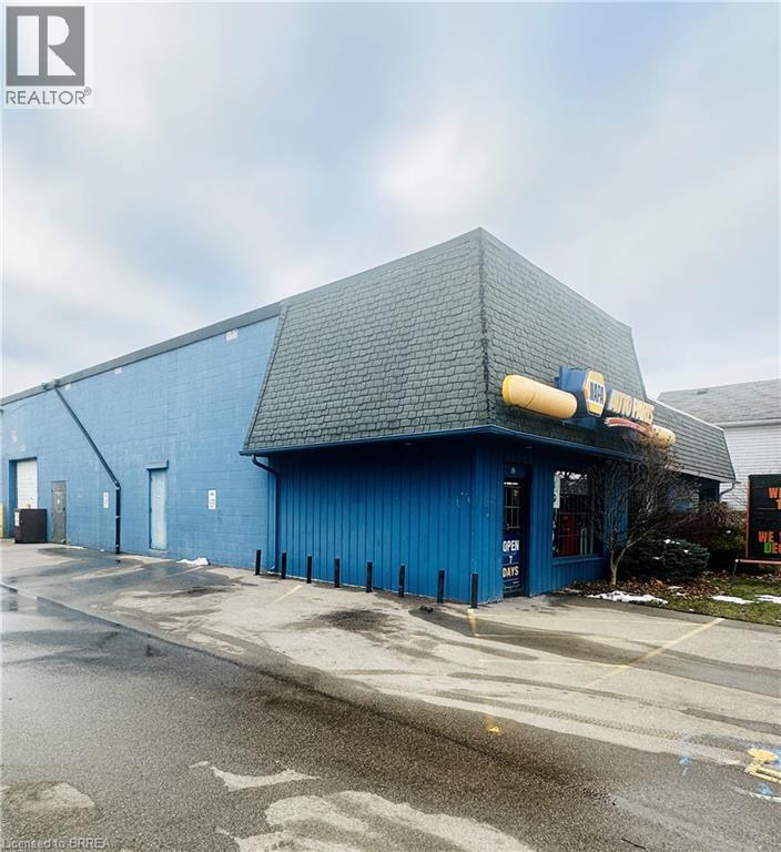 For sale: 52 MOORE Street, St. Thomas, Ontario N5R3W3 - 40716302 ...