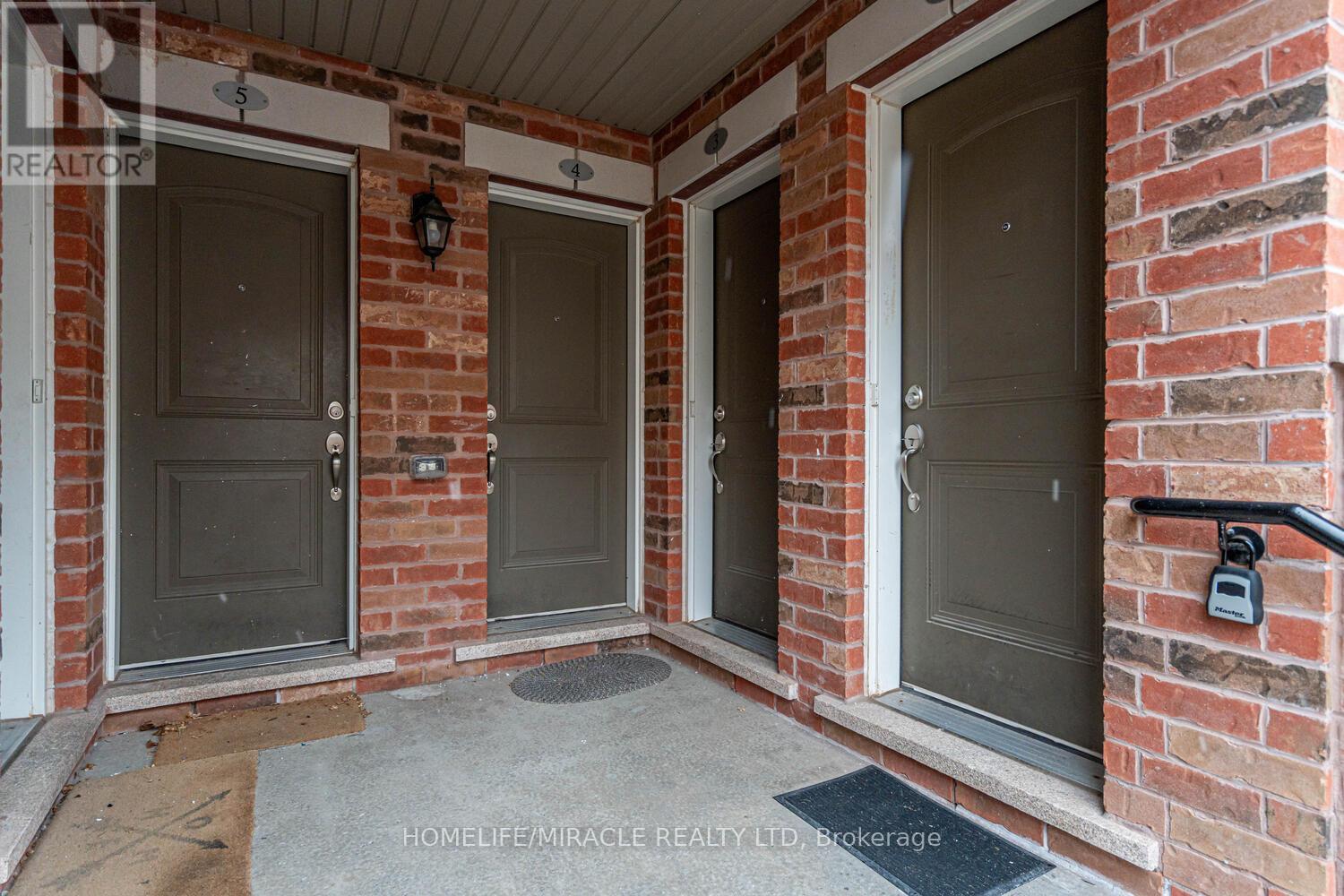 À louer : 2 - 2476 POST ROAD N, Oakville (RO River Oaks), Ontario ...