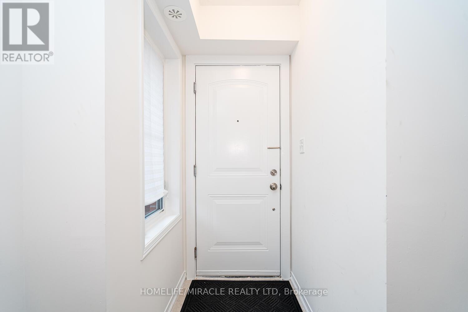 À louer : 2 - 2476 POST ROAD N, Oakville (RO River Oaks), Ontario ...