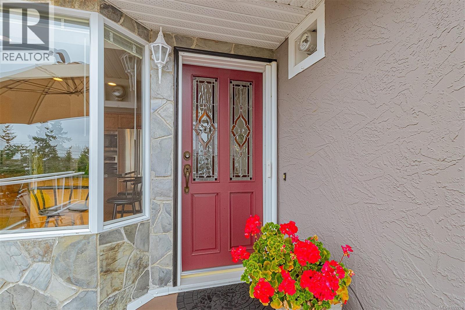 For sale: 3572 Cedar Hill Rd, Saanich, British Columbia V8P3Z1 ...