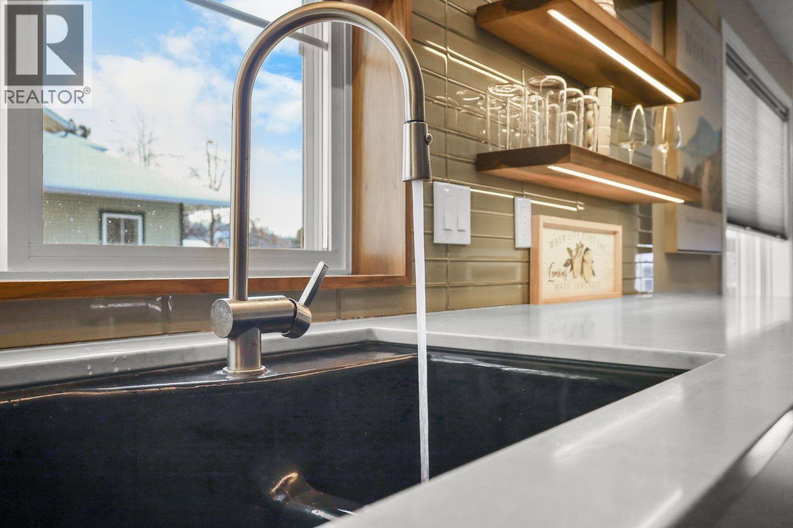 For sale: 208 1638 6TH AVENUE, Prince George, British Columbia V2L3N6 ...