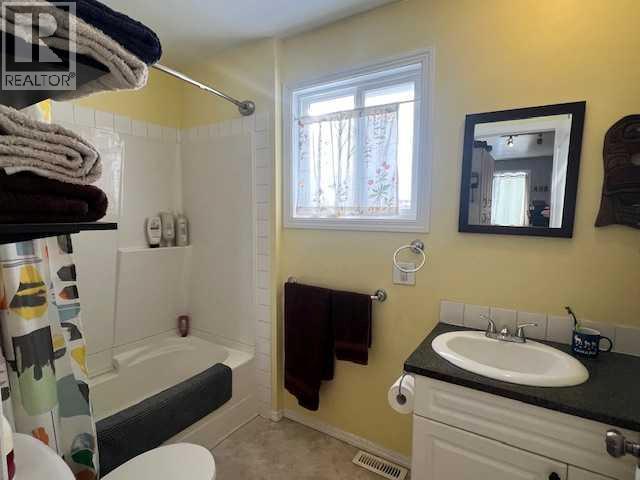 À vendre : 211 Lady Helen Avenue W, Galahad, Alberta T0B1R0 - A2276225 ...