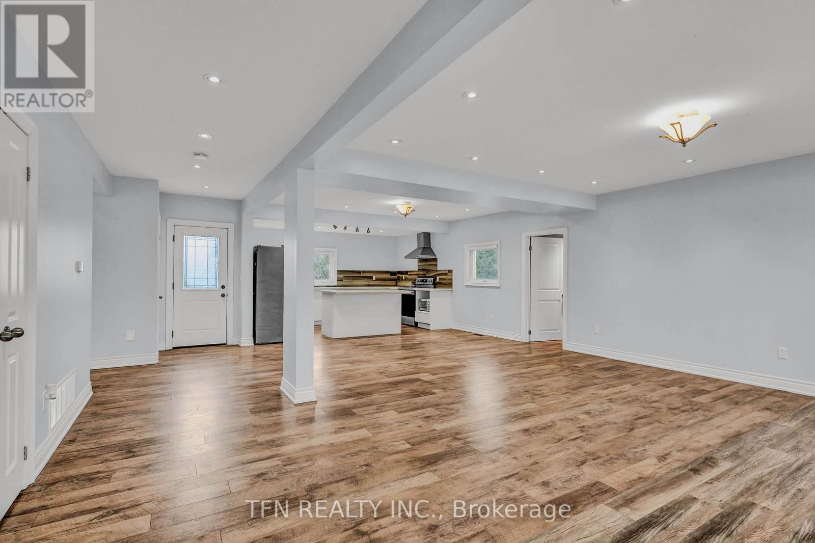 For rent: 986 ROBINSON STREET, Innisfil, Ontario L0L1C0 - N12652468 ...