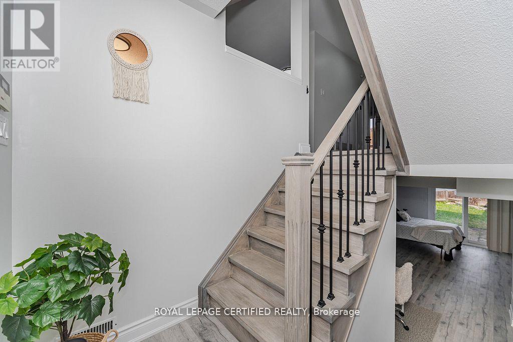 À vendre : 123 DUNLOP COURT, Brampton (Fletcher's Meadow), Ontario ...