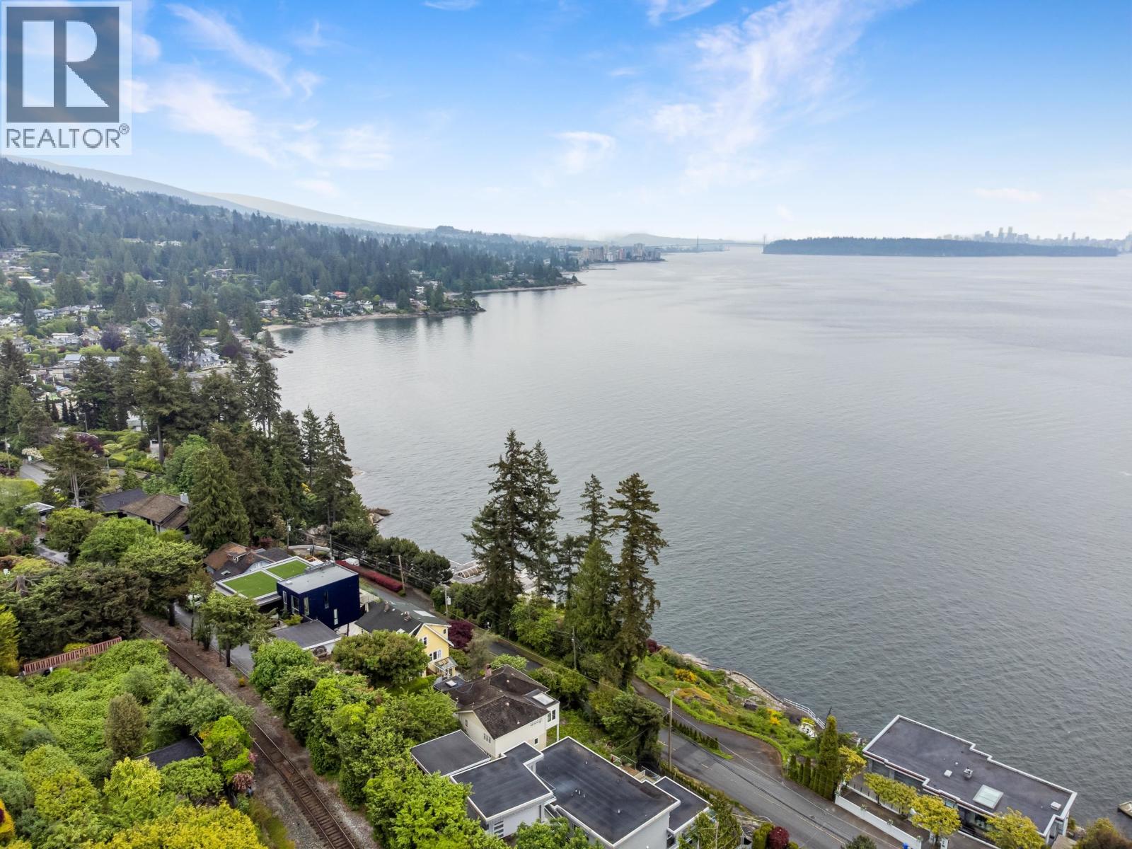 For sale: 3615 SUNSET LANE, West Vancouver, British Columbia V7V1N3 ...