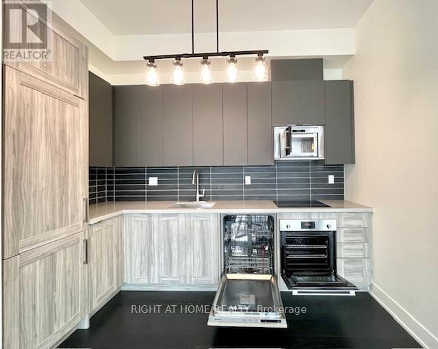 à Vendre 610 2916 Highway 7 Road W Vaughan Concord Ontario