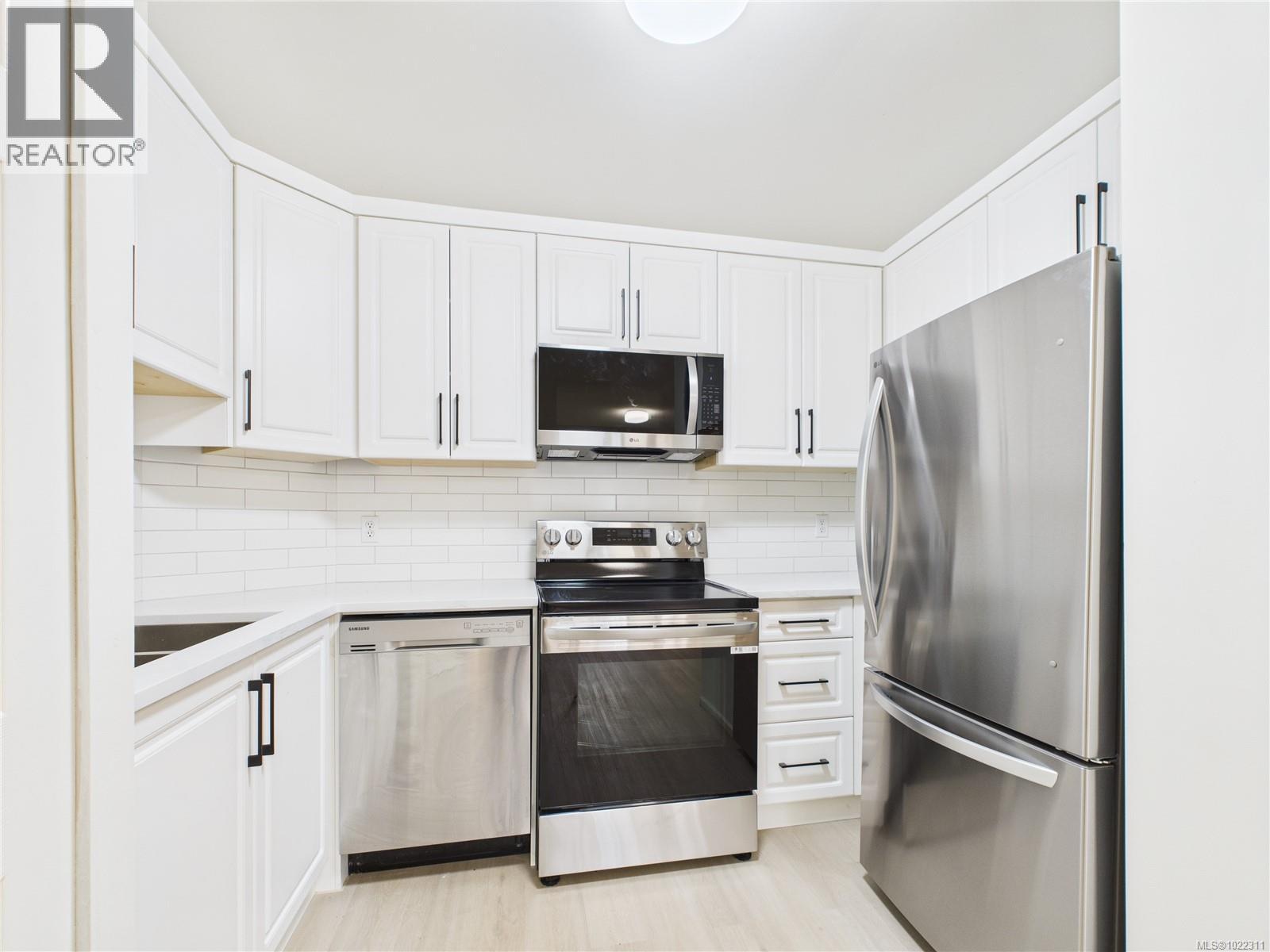 For sale: 102 1028 Balmoral Rd, Victoria, British Columbia V8T1A8 ...