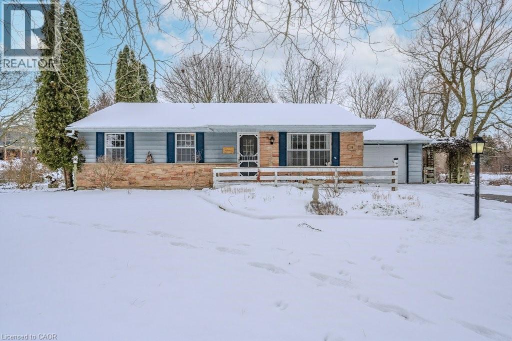 For sale: 39 BANNOCKBURN Road, Kitchener, Ontario N2R1M1 - 40795363 ...