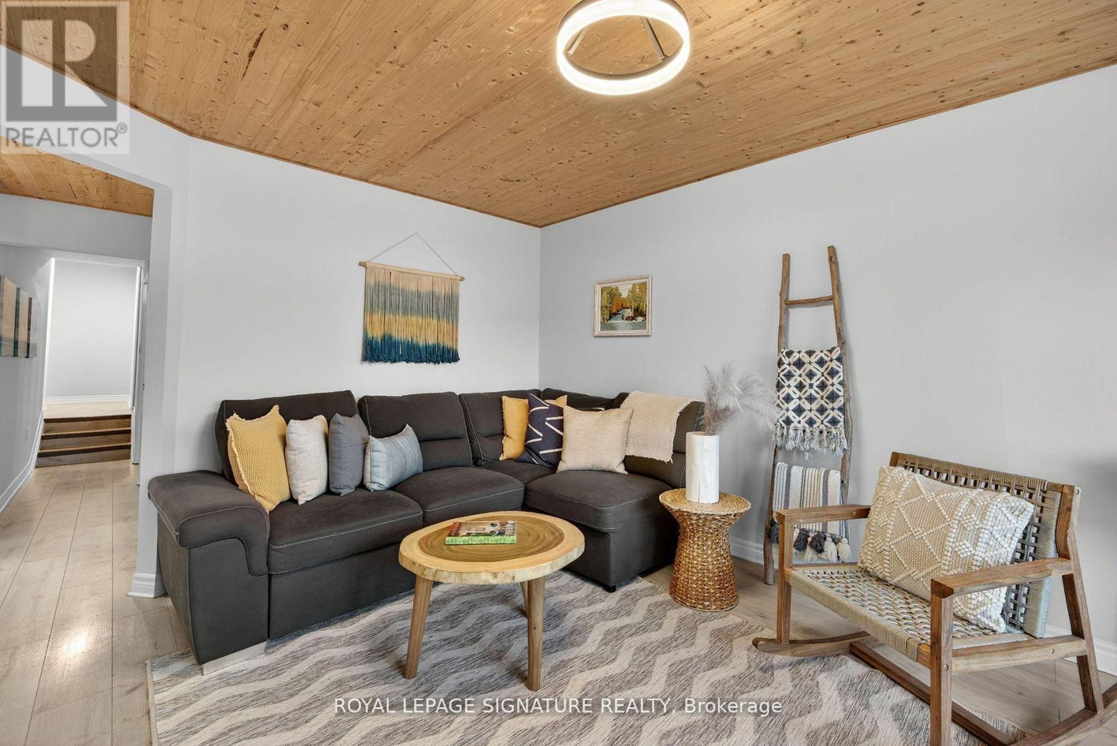 For sale: 57 MARIA STREET, Penetanguishene, Ontario L9M1L3 - S12656396 ...