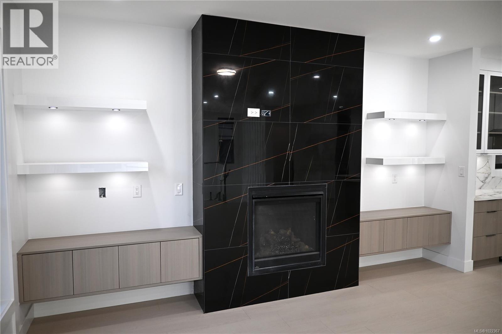 For sale: 3927 Jingle Pot Rd, Nanaimo, British Columbia V9T5R1 ...