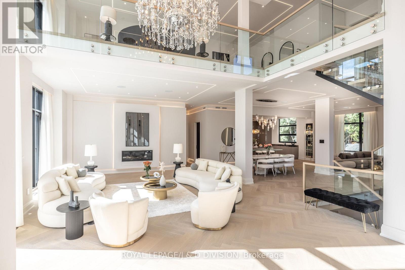 For sale: 8 BALDING COURT, Toronto (St. Andrew-Windfields), Ontario ...