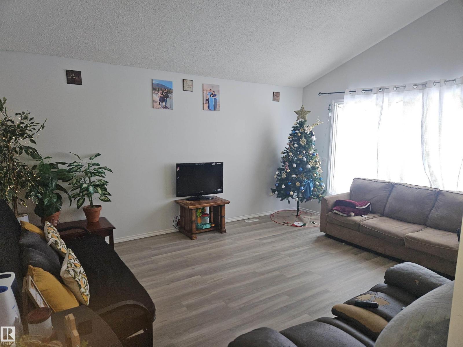 À vendre : 4407 50 AV, Two Hills, Alberta T0B4K0 - E4469063 | REALTOR.ca