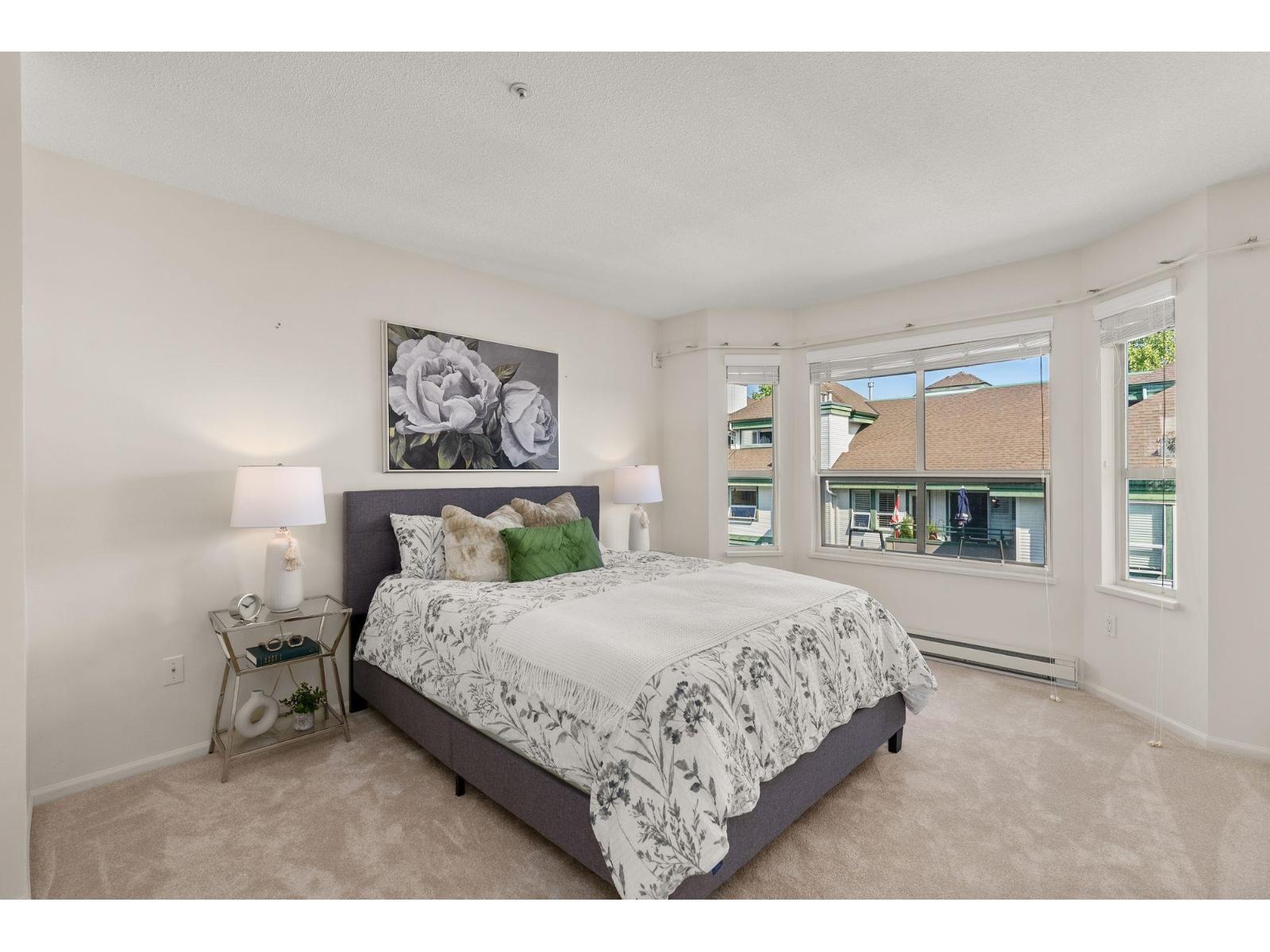 For sale: 404 1576 MERKLIN STREET, White Rock, British Columbia V4B5K2 ...