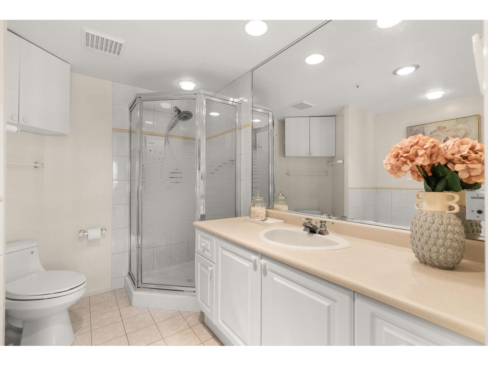 For sale: 404 1576 MERKLIN STREET, White Rock, British Columbia V4B5K2 ...