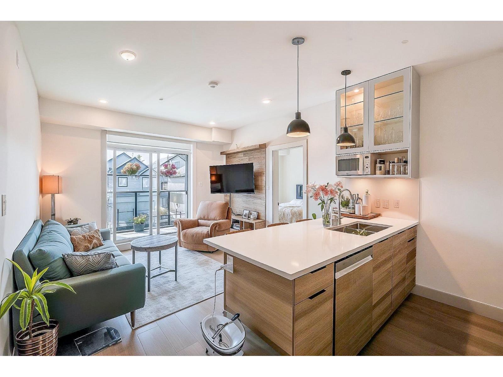 For sale: 208 14818 60 AVENUE, Surrey, British Columbia V3S0B5 ...