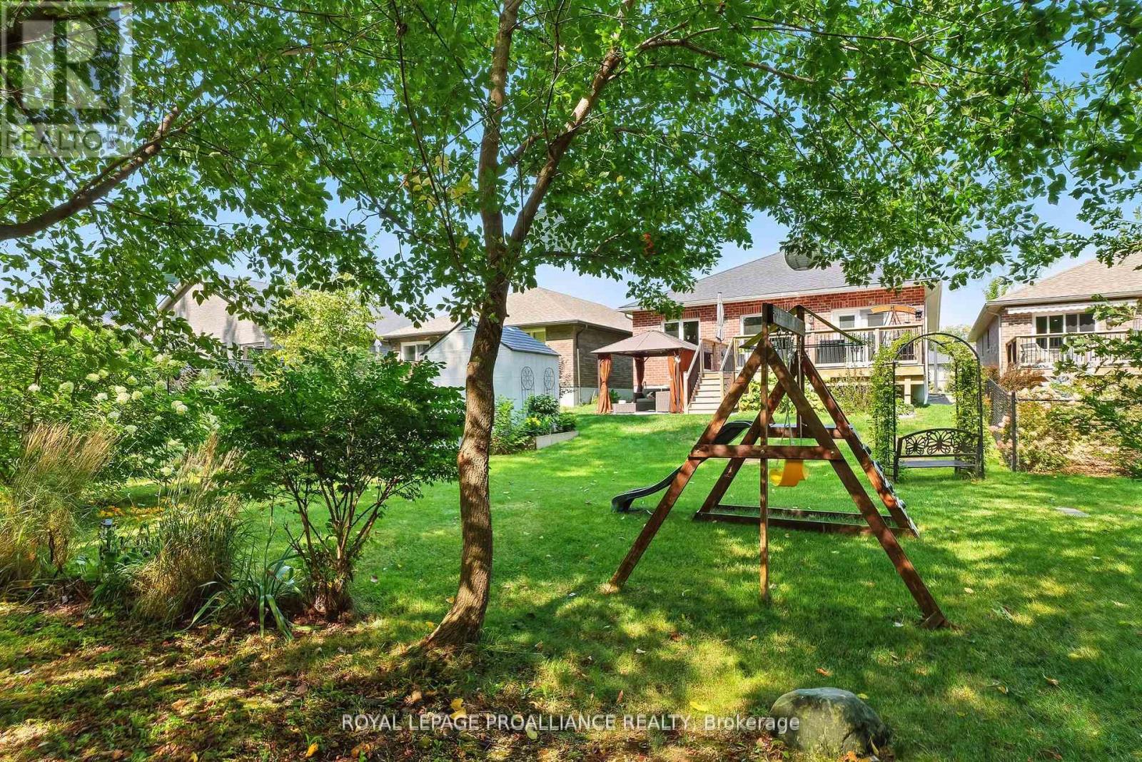 À vendre : 82 ROYAL GALA DRIVE, Brighton, Ontario K0K1H0 - X12669702 ...