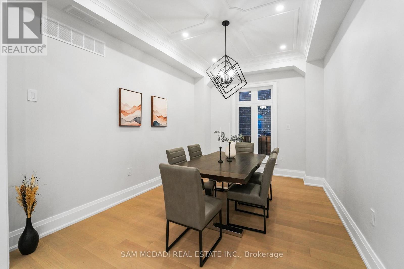 For sale: 303 DELTA STREET, Toronto (Alderwood), Ontario M8W4G1 ...