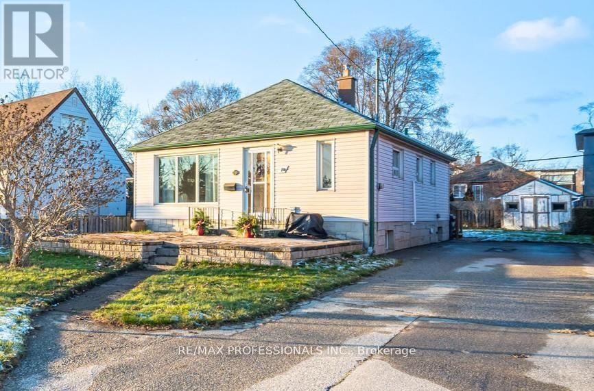 À louer : 10 AVALON ROAD, Toronto (Alderwood), Ontario M8W2E3 ...