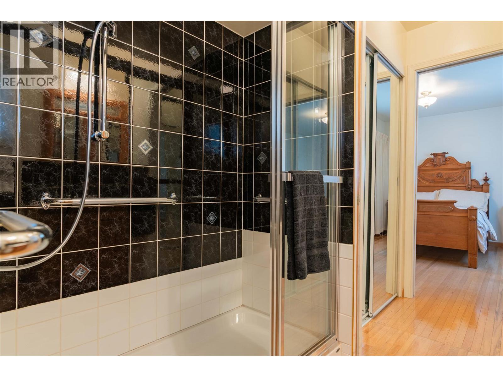 For sale: 945 Thackeray Street, Warfield, British Columbia V1R2C3 ...