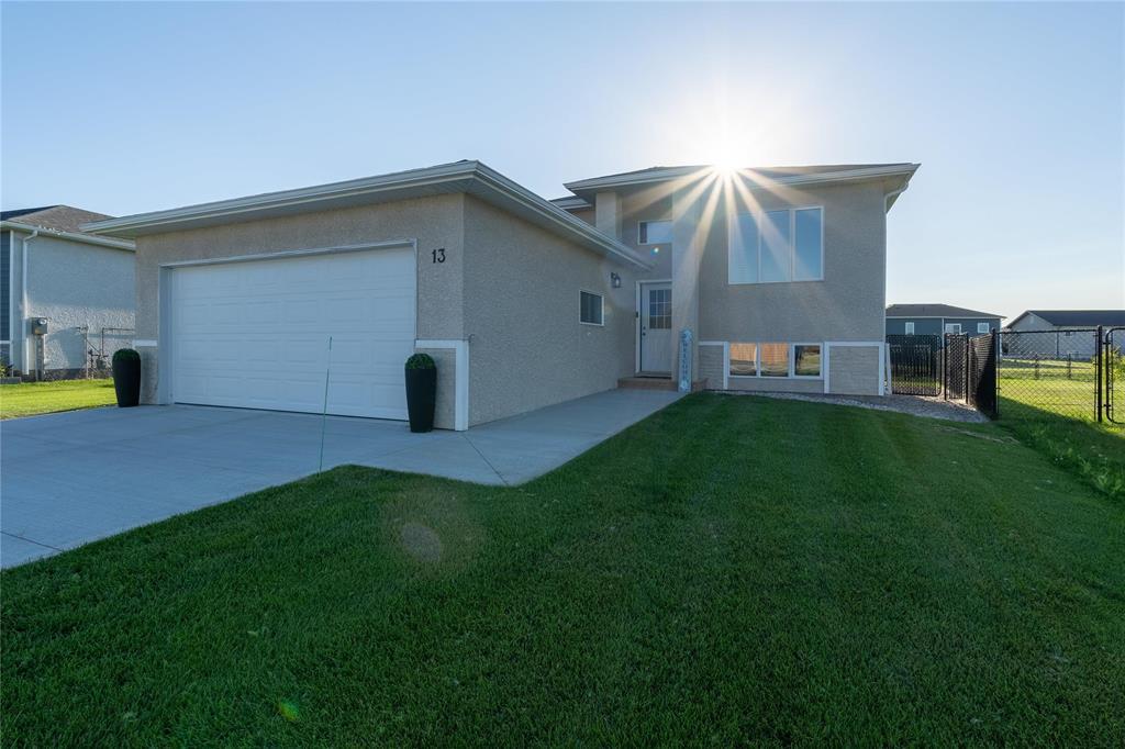 For sale: 13 EDGEMONT Place, Blumenort, Manitoba R0A0C1 - 202600351 ...