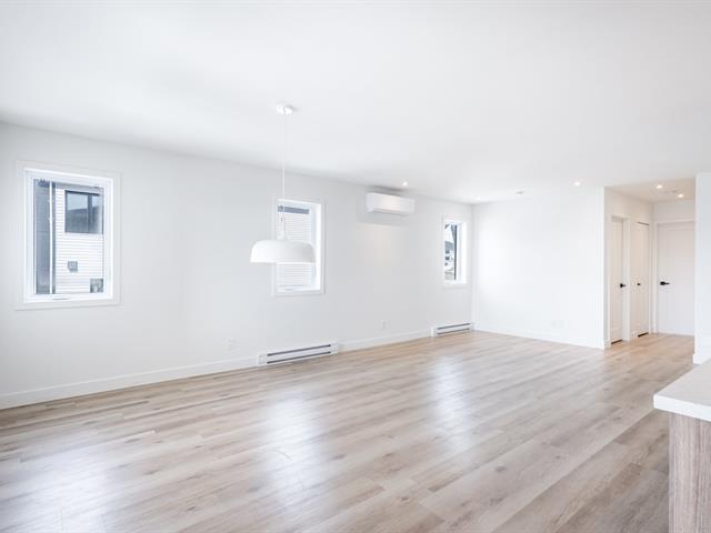 À louer : 80 Rue Ernest-Provencher, #3, East Angus, Québec J0B1R0 ...