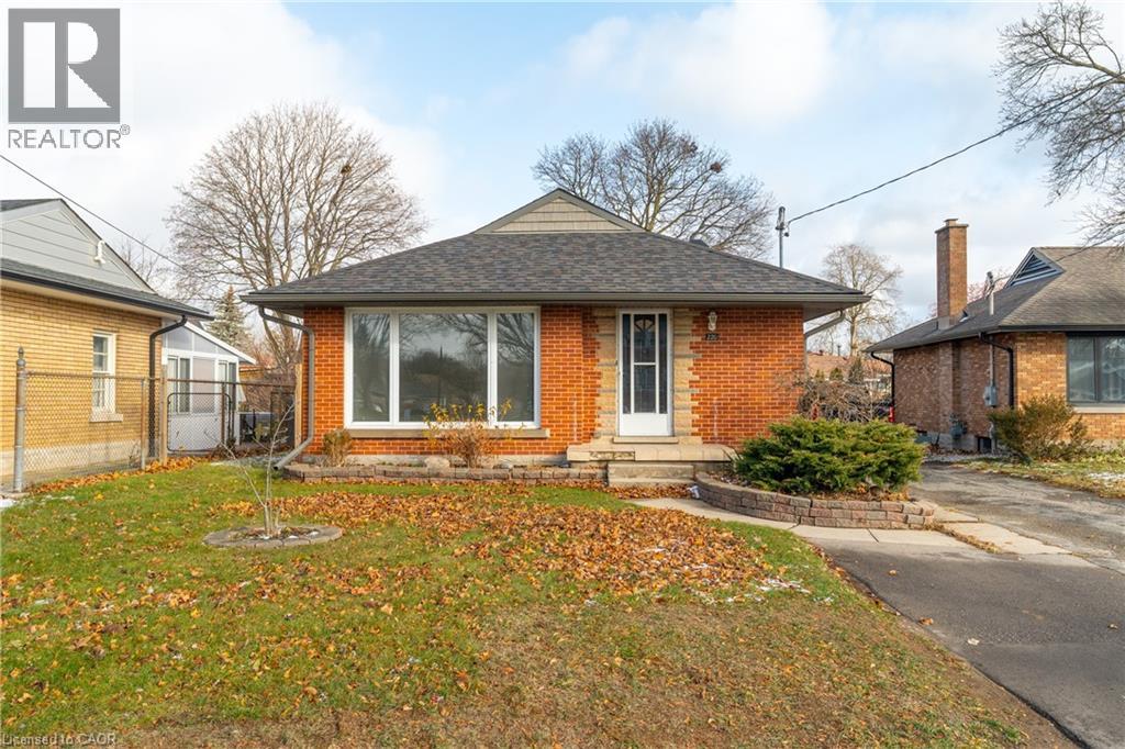 For sale: 220 BRUCE Street, Kitchener, Ontario N2B1Z3 - 40796959 ...