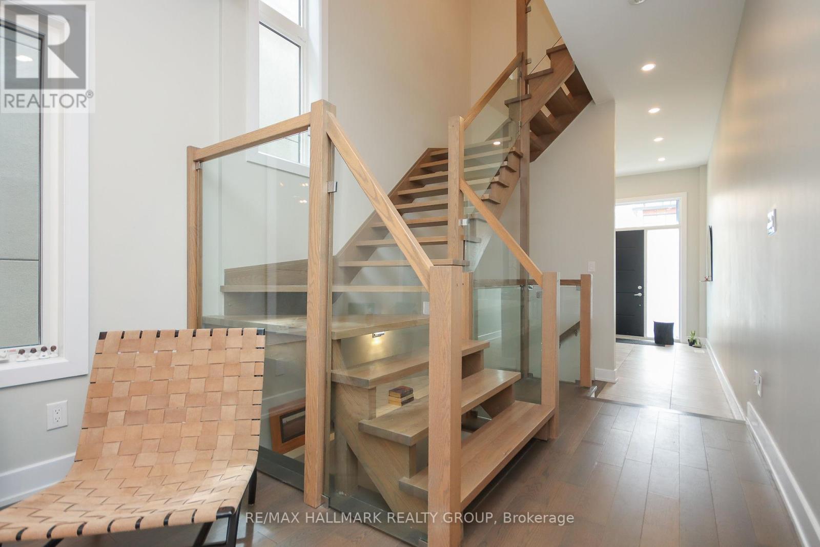 À louer : 225 ROYAL AVENUE, Ottawa, Ontario K2A1T8 - X12676634 | REALTOR.ca