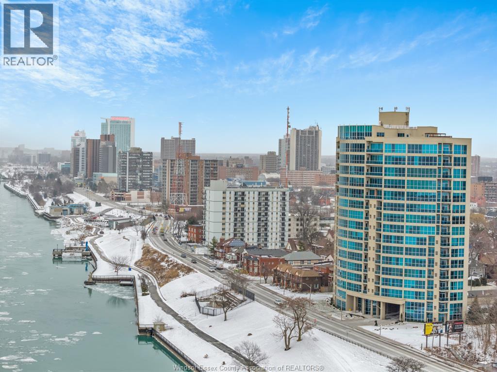 À vendre : 1225 RIVERSIDE DRIVE West Unit# 703, Windsor, Ontario N9A0A2 ...
