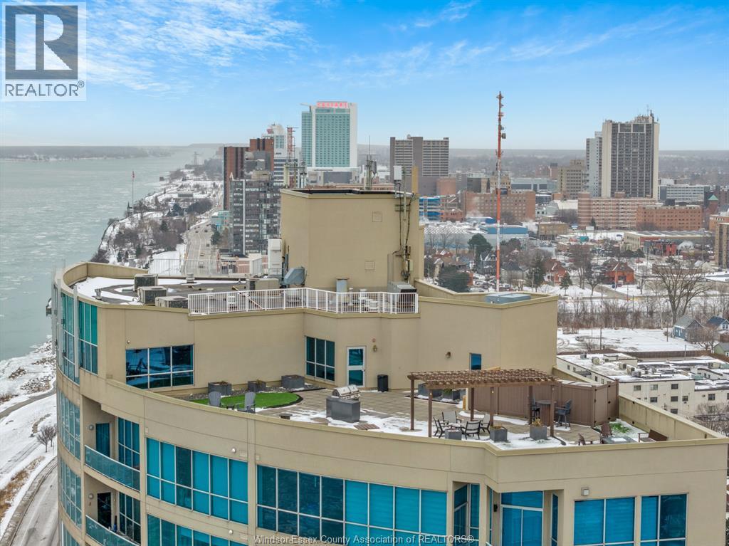 À vendre : 1225 RIVERSIDE DRIVE West Unit# 703, Windsor, Ontario N9A0A2 ...