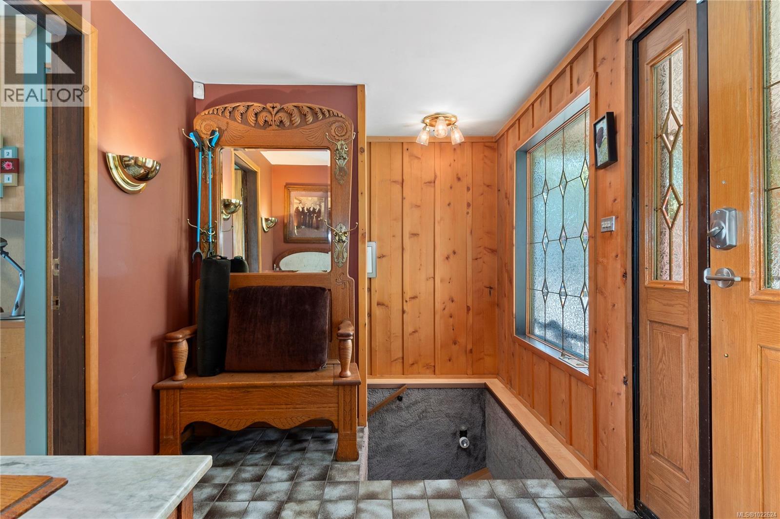 For sale: 561 & 565 Island Hwy, Campbell River, British Columbia V9W2B9 ...