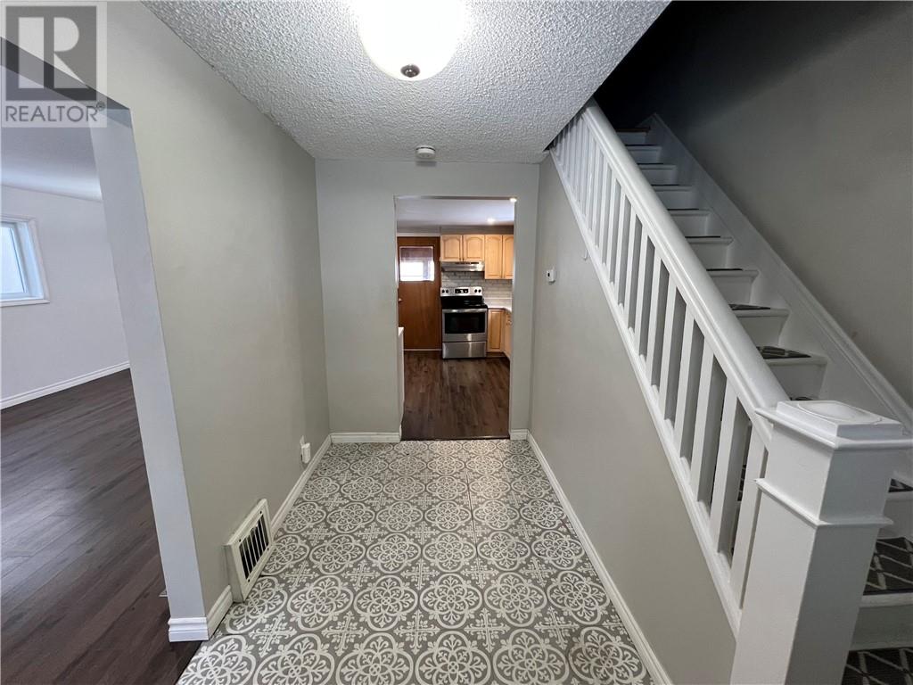 À vendre : 204 Kathleen Street, Sudbury, Ontario P3C2L8 - 2126034 ...