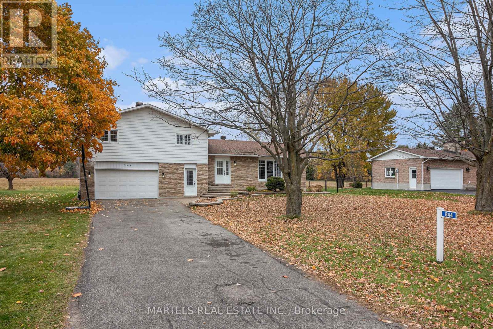 For sale: 844 PRINCIPALE STREET, Casselman, Ontario K0A1M0 - X12677742 ...