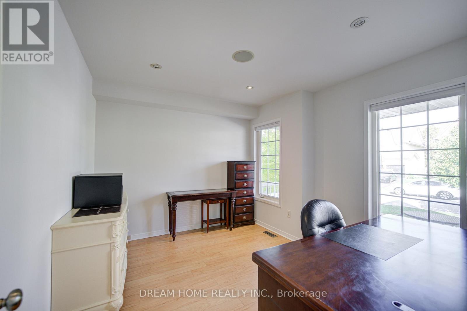 For sale: 23 VISCOUNT WAY, East Gwillimbury (Mt Albert), Ontario L0G1M0 ...