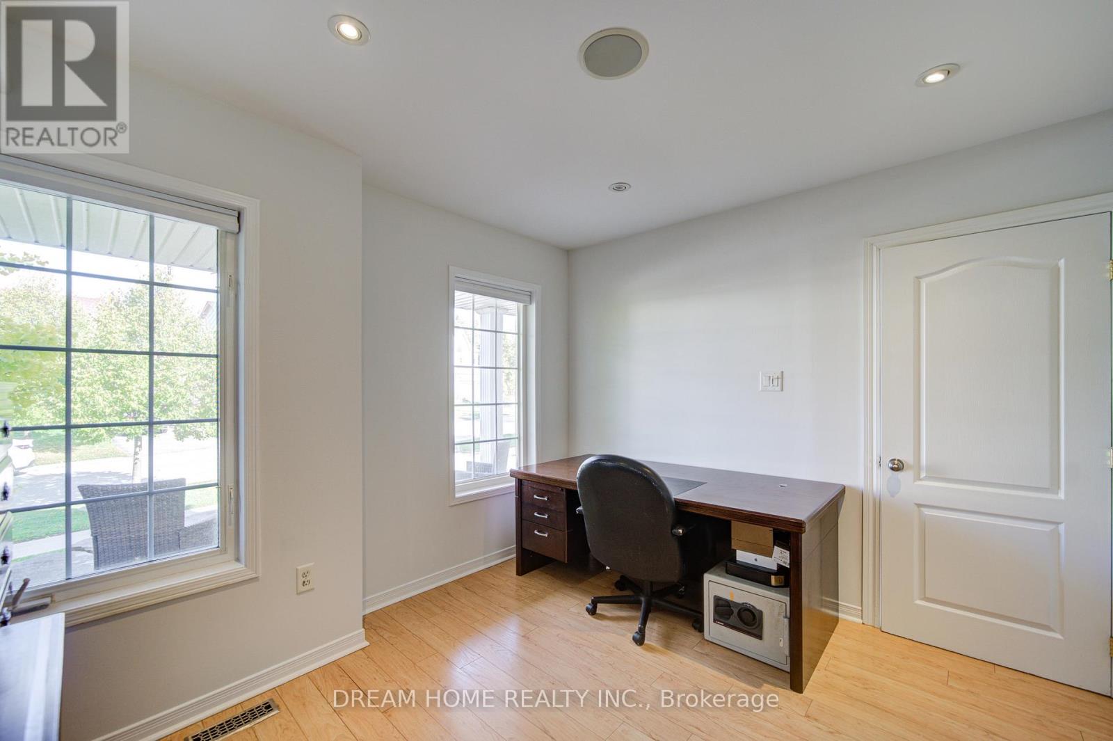 For sale: 23 VISCOUNT WAY, East Gwillimbury (Mt Albert), Ontario L0G1M0 ...