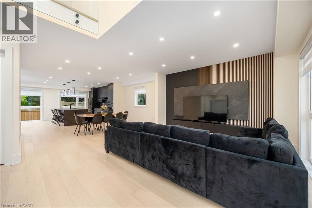 For sale: 584 WALKERS Line, Burlington, Ontario L7N2E5 - 40797758 ...