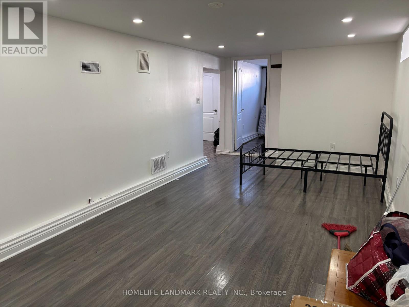 For rent: ( LOWER ) - 8 RONALDSHAY AVENUE, Hamilton (Greeningdon ...