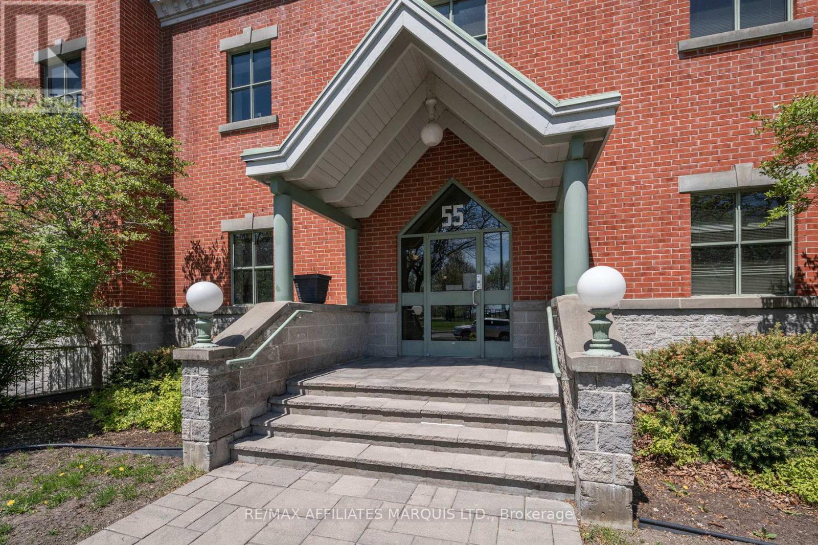 À louer : 250 - 55 WATER STREET W, Cornwall, Ontario K6J1A1 - X12687282 ...