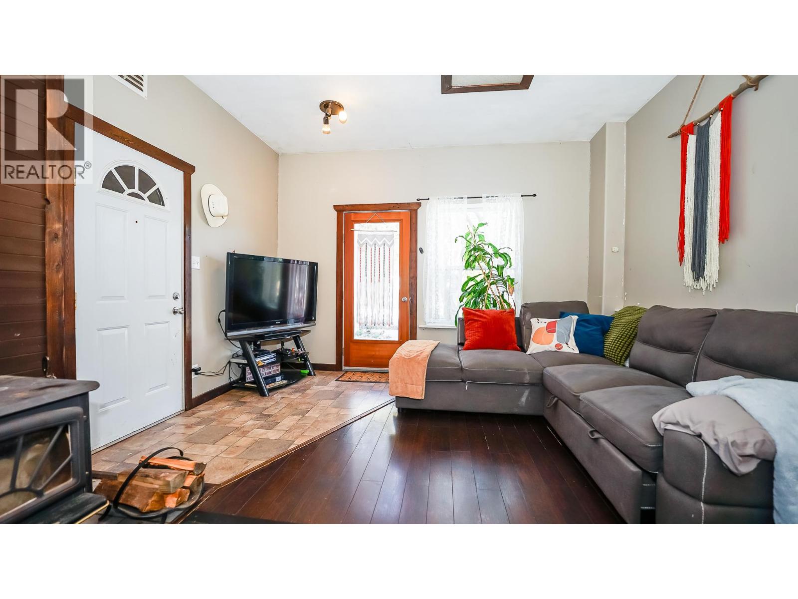 À vendre : 1740 Illecillewaet Road, Revelstoke, Colombie-Britannique ...