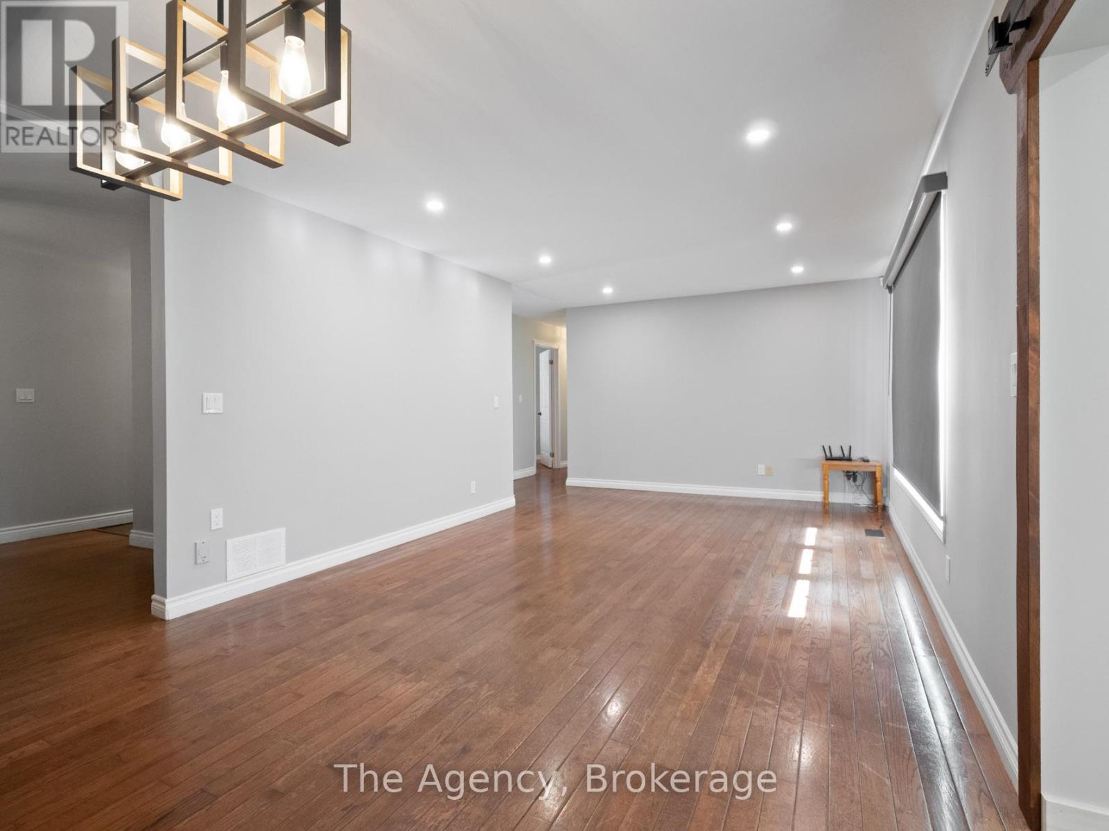 For sale: 105 CALLA TERRACE, Welland (Prince Charles), Ontario L3C7C2 ...