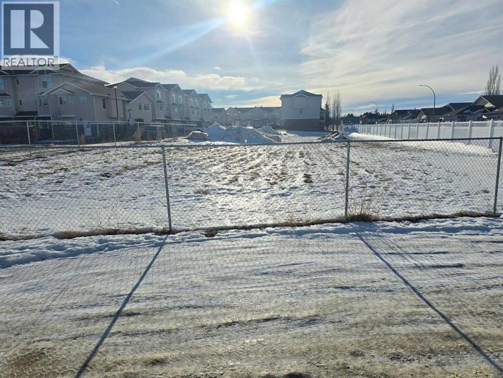 For sale: 127 Strathcona Circle, Strathmore, Alberta T1P1P6 - A2278689 ...