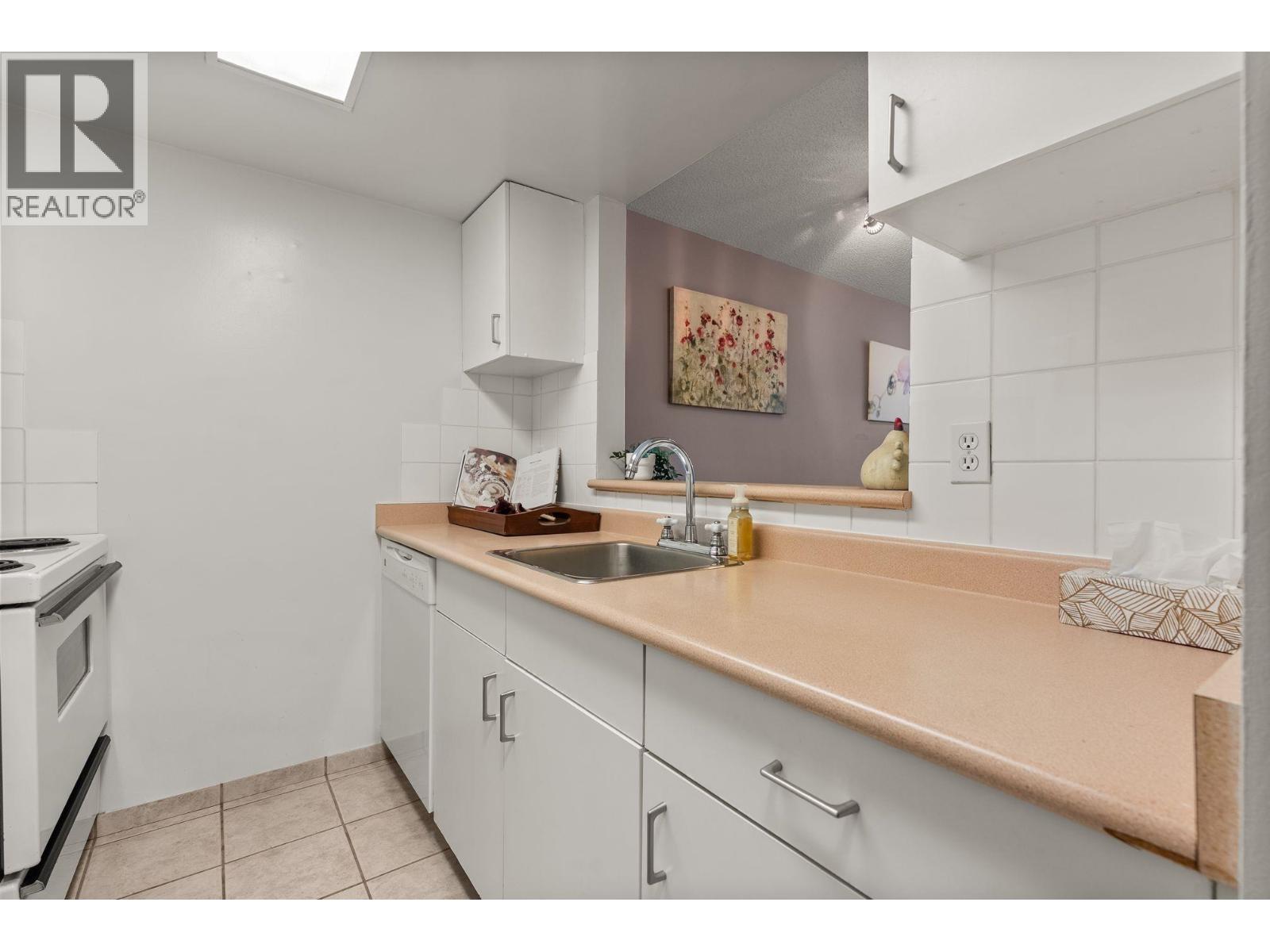 For sale: 504 789 DRAKE STREET, Vancouver, British Columbia V6Z2N7 ...