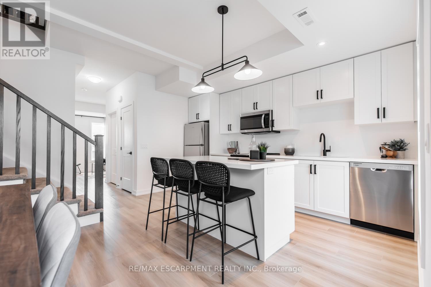 À louer : 13 - 70 KENESKY DRIVE, Hamilton (Waterdown), Ontario L8B2A9 ...