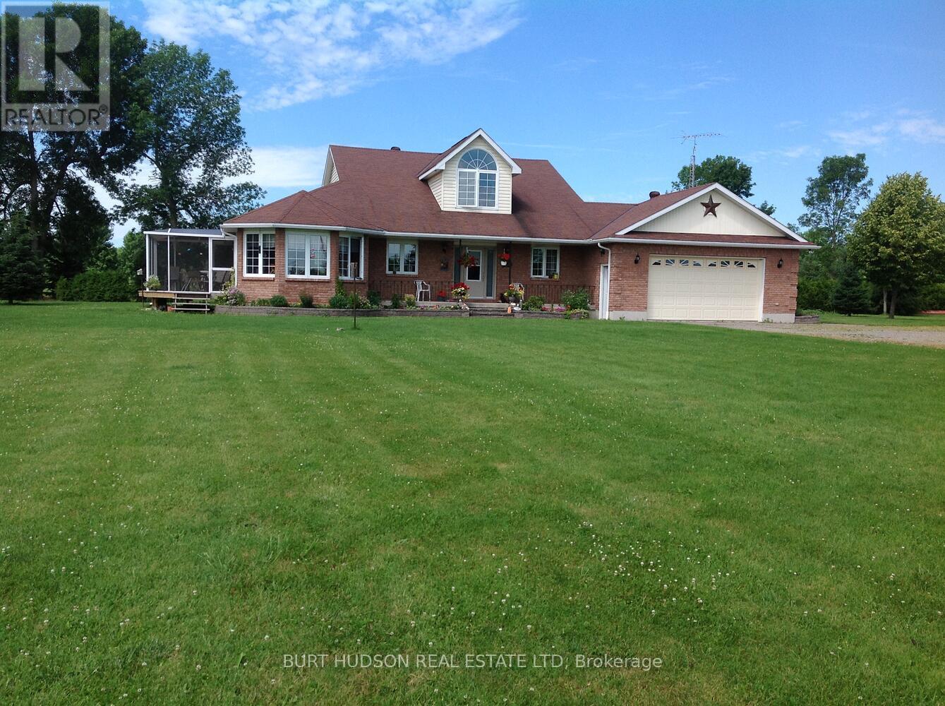 À vendre : 209 LAKE STREET, Front of Yonge, Ontario K0E1M0 - X12690928 ...