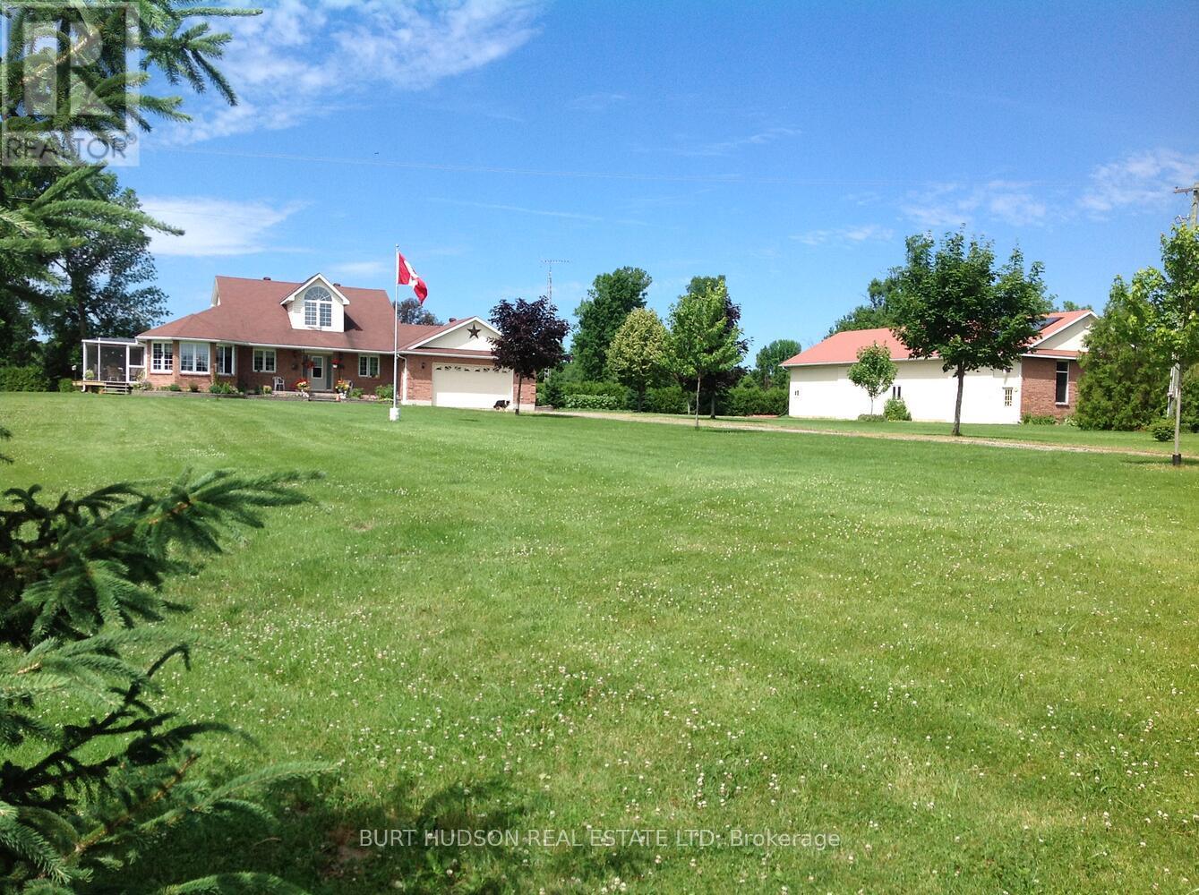 À vendre : 209 LAKE STREET, Front of Yonge, Ontario K0E1M0 - X12690928 ...