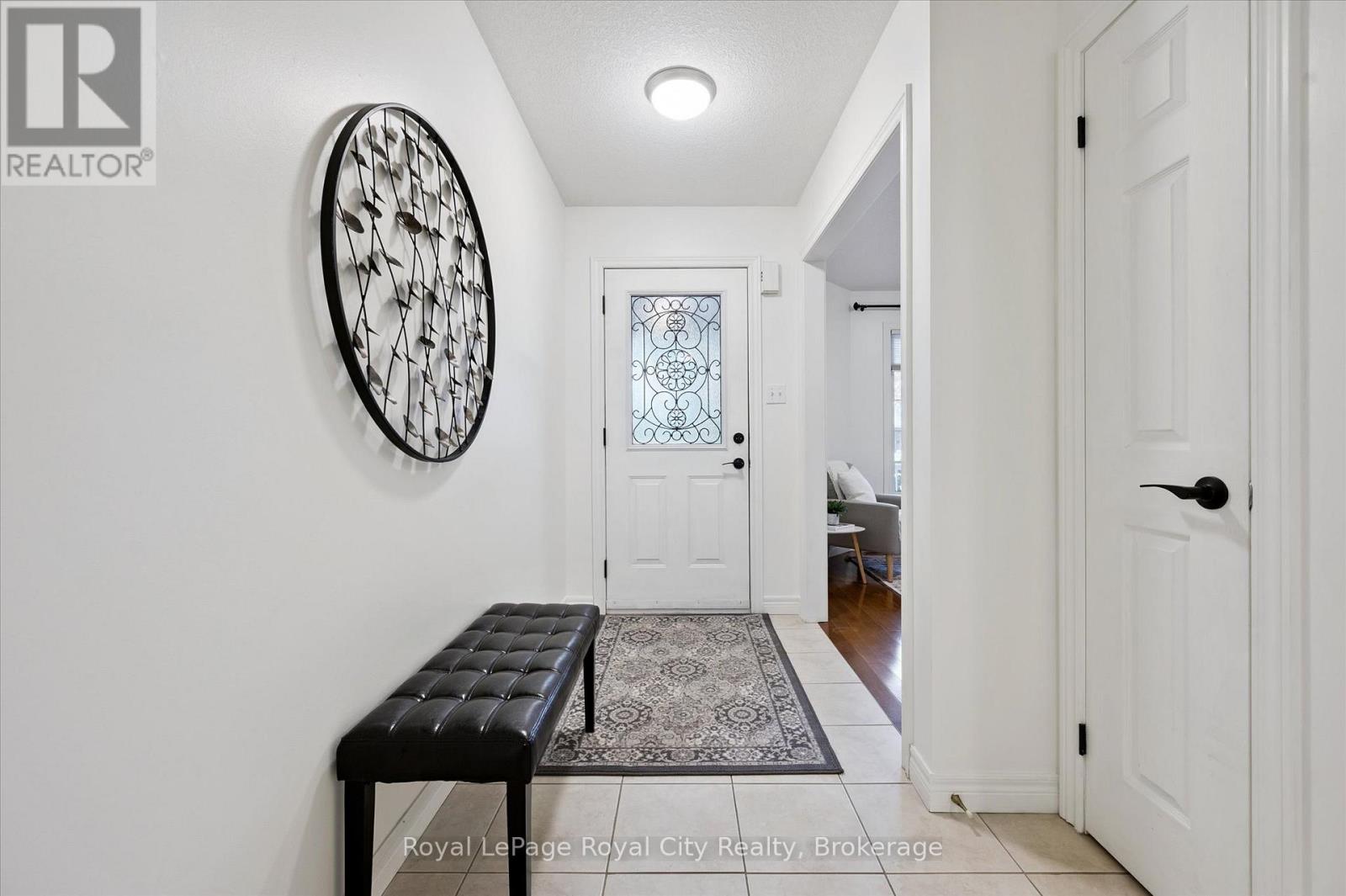 For sale: 92 SCHRODER CRESCENT, Guelph (Grange Road), Ontario N1E7B4 ...