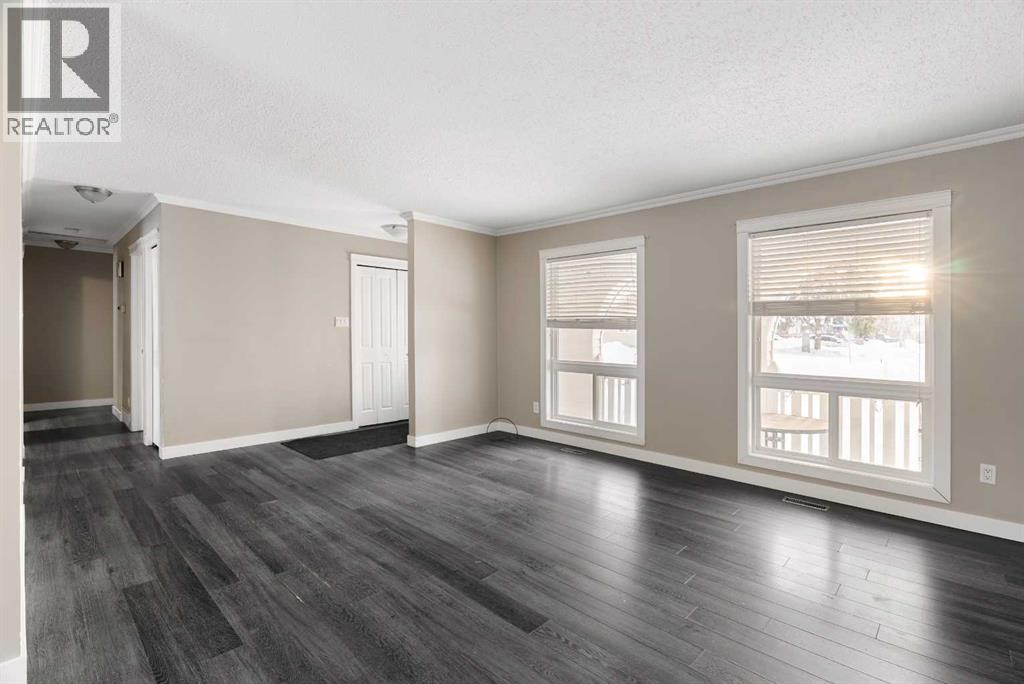 For sale: 67 Fitzsimmons Avenue, Fort McMurray, Alberta T9H1Z3 ...