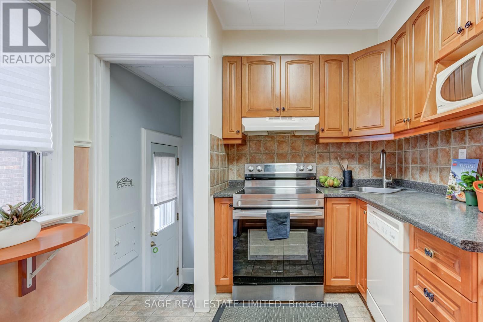 For sale: 13 PATTERSON AVENUE, Toronto (Oakridge), Ontario M1L3Y1 ...