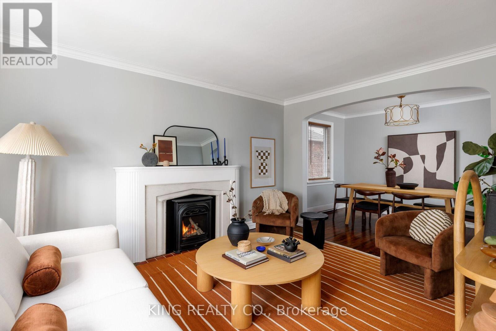 For sale: 6 GLAMIS AVENUE, Toronto (Rockcliffe-Smythe), Ontario M6N4H4 ...