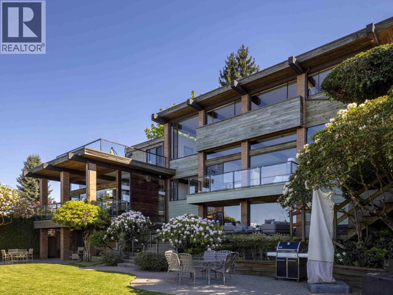 For sale: 5012 MAPLE STREET, Vancouver, British Columbia V6M3T1 ...