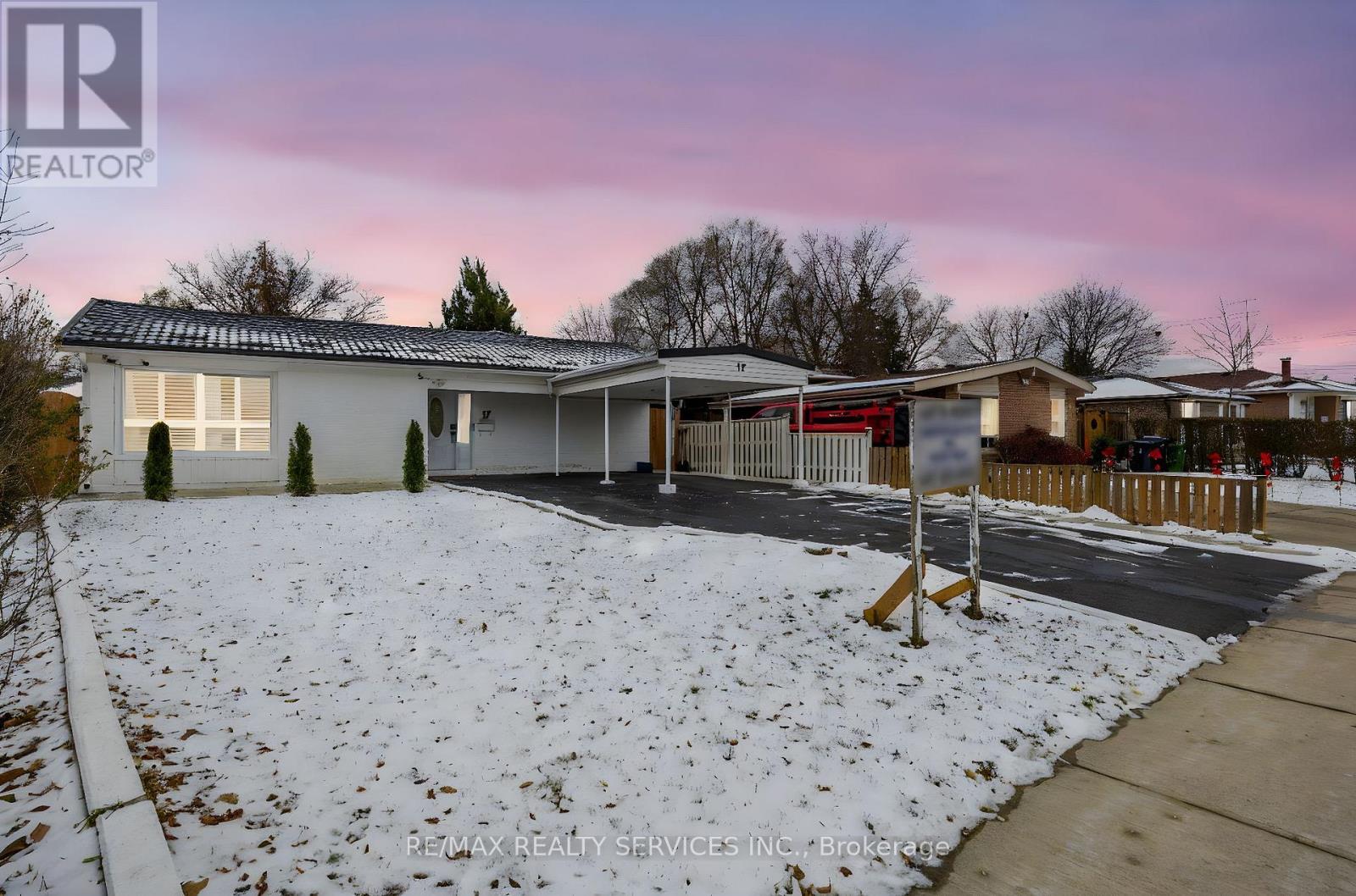 For sale: 17 AVENING DRIVE, Toronto (West Humber-Clairville), Ontario ...